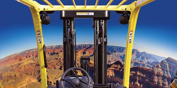 Mast design gives panoramic vision for Hyster forklift drivers ...