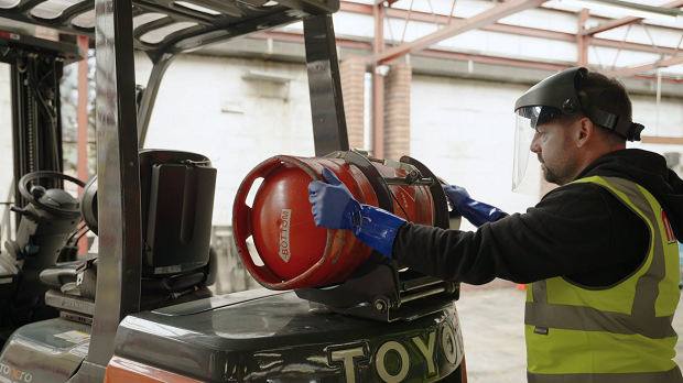 Safety first when refilling and changing LPG cylinders on forklift ...