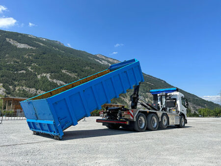 Hiab launches two new MULTILIFT hooklifts | Warehouse & Logistics News